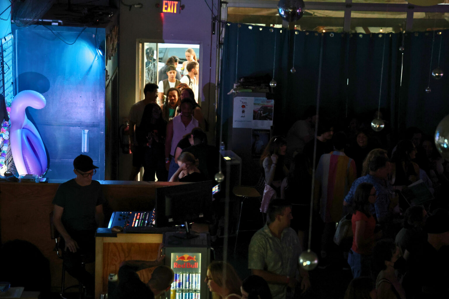Sapphic Songwriters Night packs D.C.’s Songbyrd - The Wash